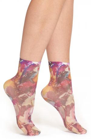 How to Wear Statement Socks - YLF