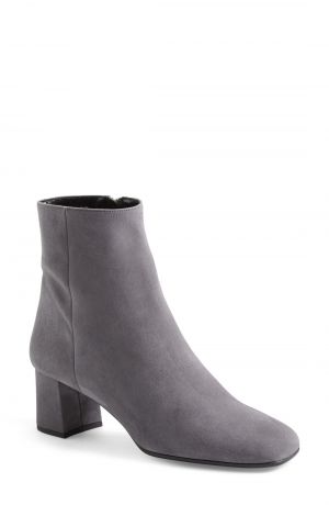 How to Wear Grey Footwear - YLF