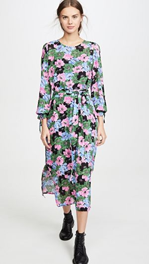 Outfit Formula: Midi Dress and Stompy Boots - YLF