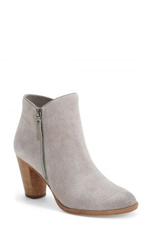 How to Wear Grey Footwear - YLF